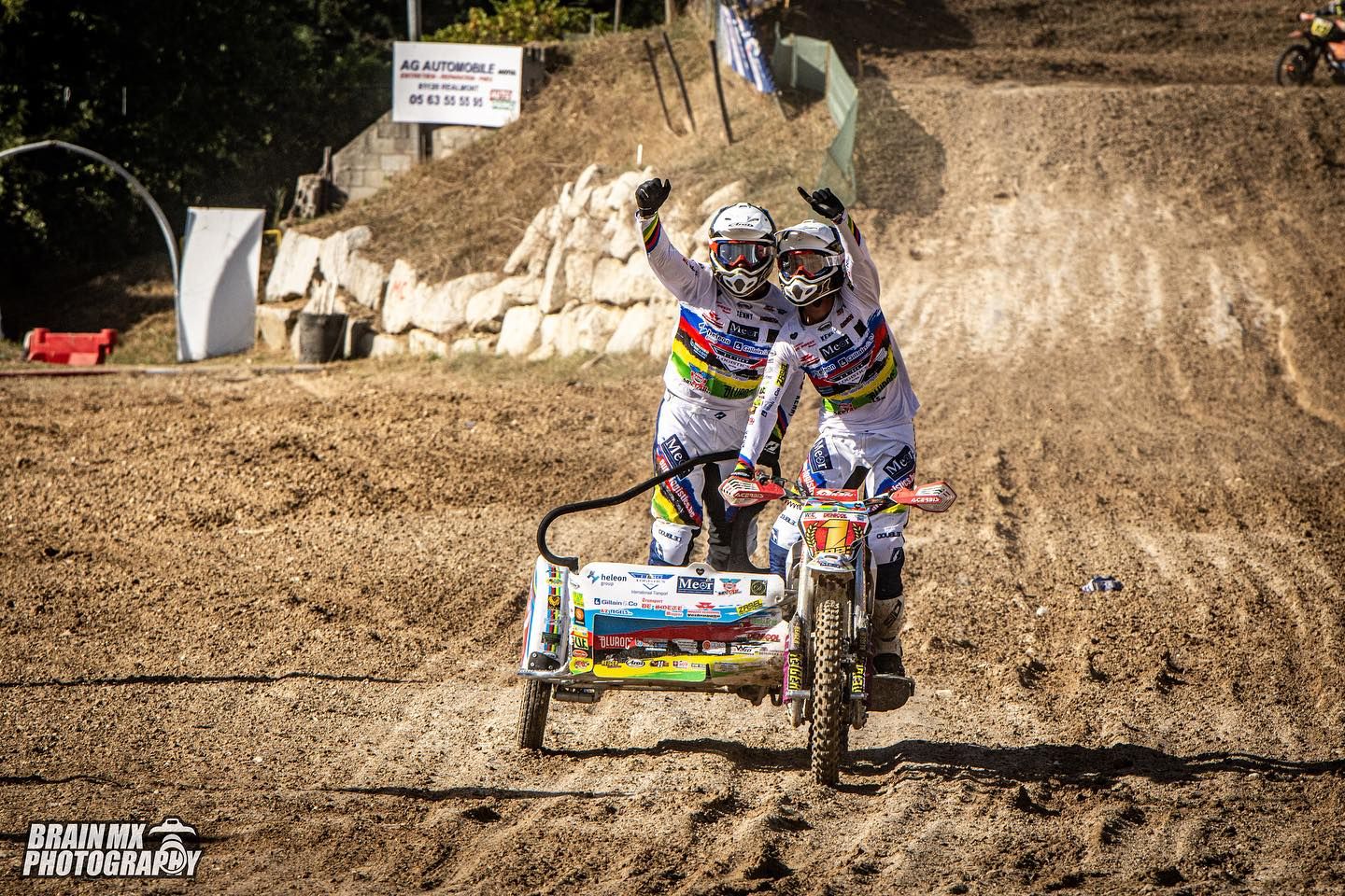 Marvin Vanluchene met Glenn Janssens in het WK Zijspancross - Motocrossplanet