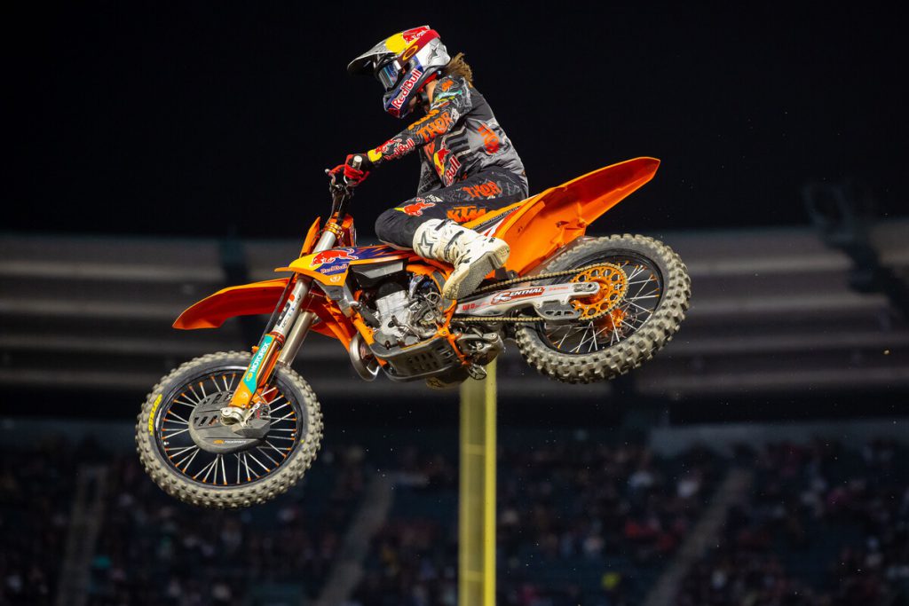 Aaron Plessinger keeps the red plate - Motocrossplanet