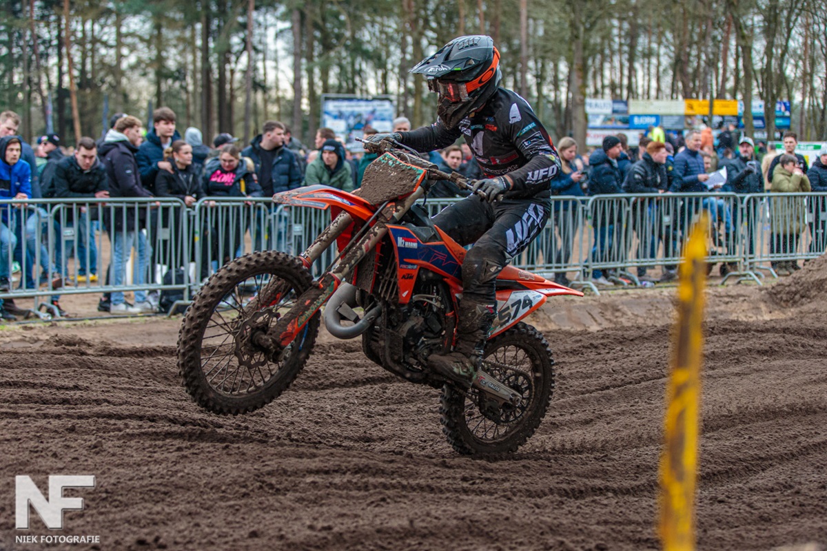 Doensen en Hudolejs pakken pole position in Markelo - Motocrossplanet