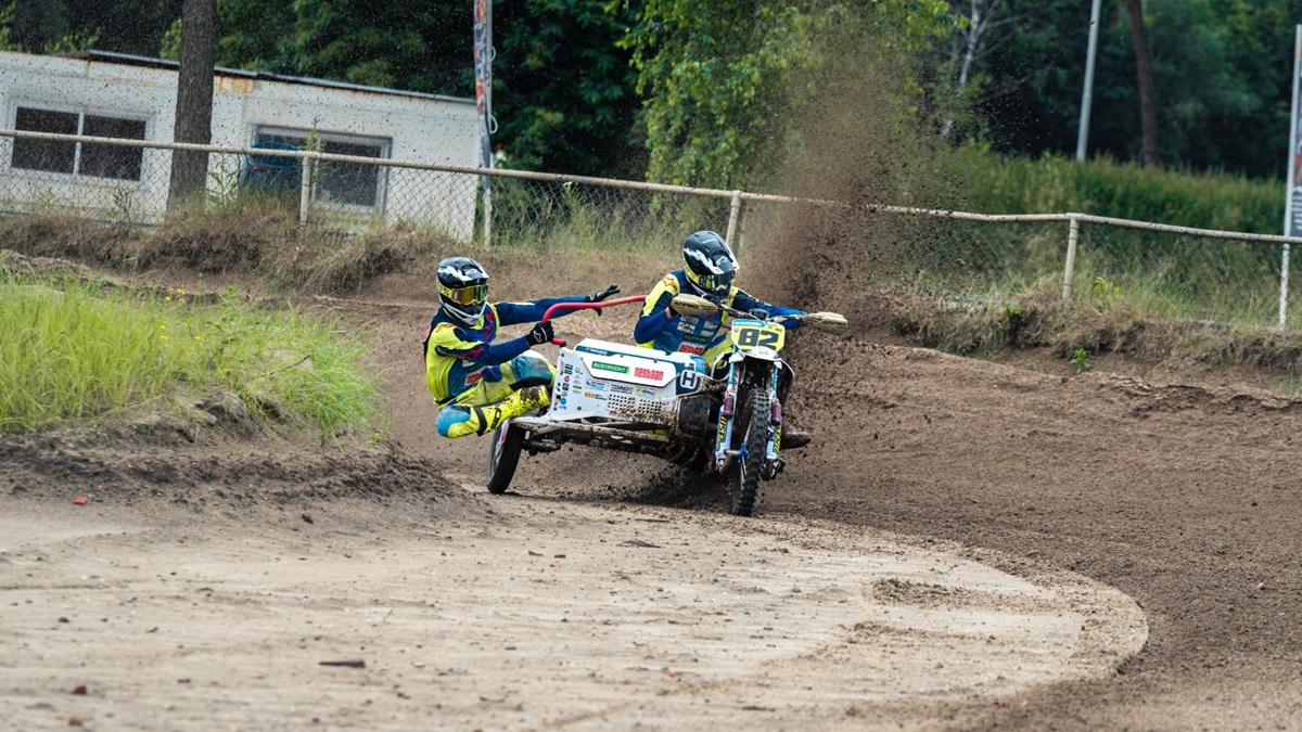 Bax wint eerste manche WK Zijspancross Lommel - Motocrossplanet