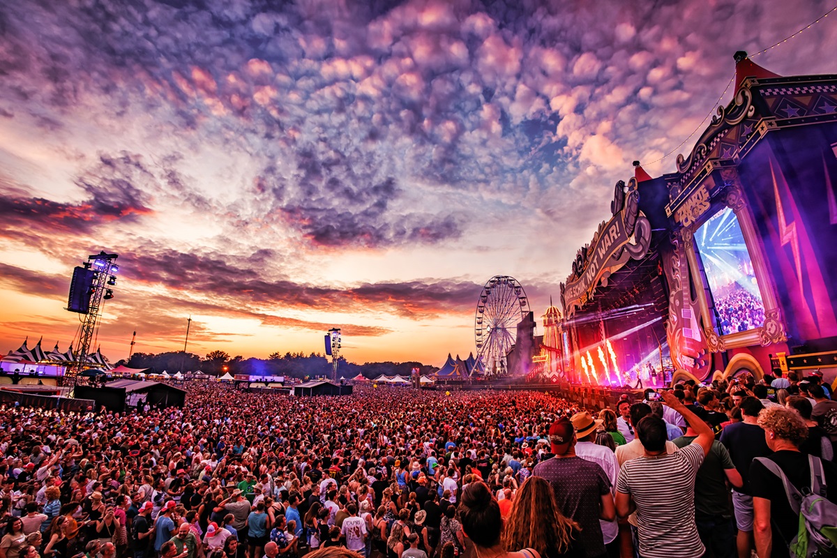 Spektakel, gemoedelijkheid en recordaantal bezoekers op 26e editie ...