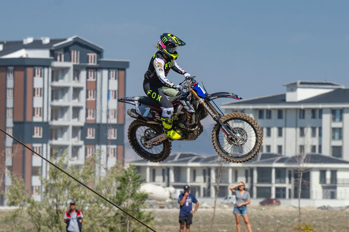 Courtney Duncan mist het WK Dames in Sardinie - Motocrossplanet