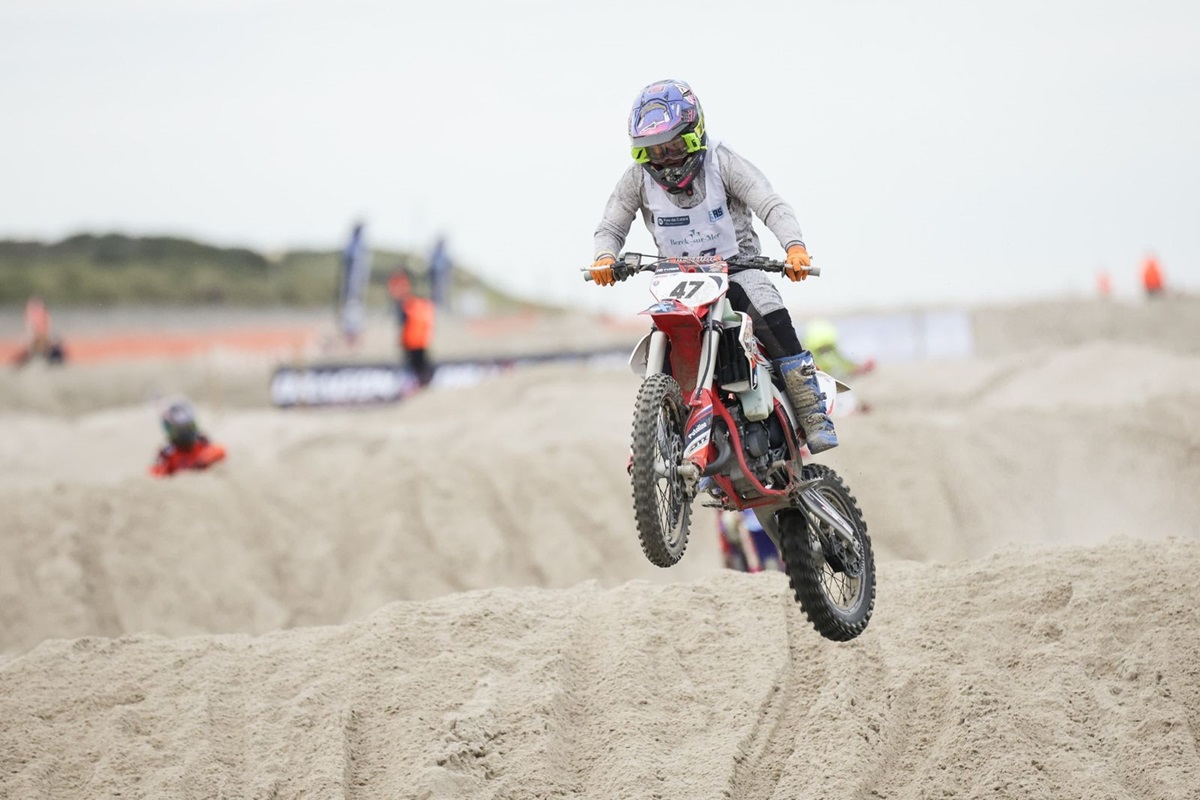 Jenairo Beerens tweede in Frans zandkampioenschap in Hossegor ...