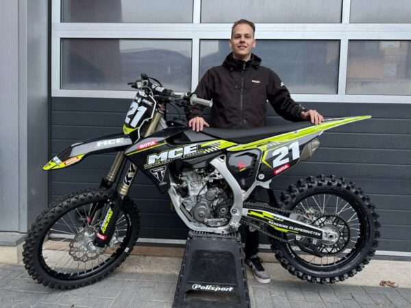 Greg van der Weide voor Motorcentrum Eibergen op Triumph - Motocrossplanet