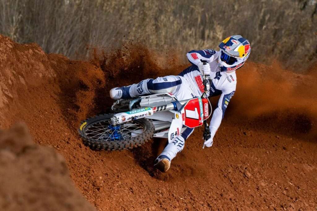 Kay de Wolf aan de start bij de Dutch MX Season Opener in Lierop ...