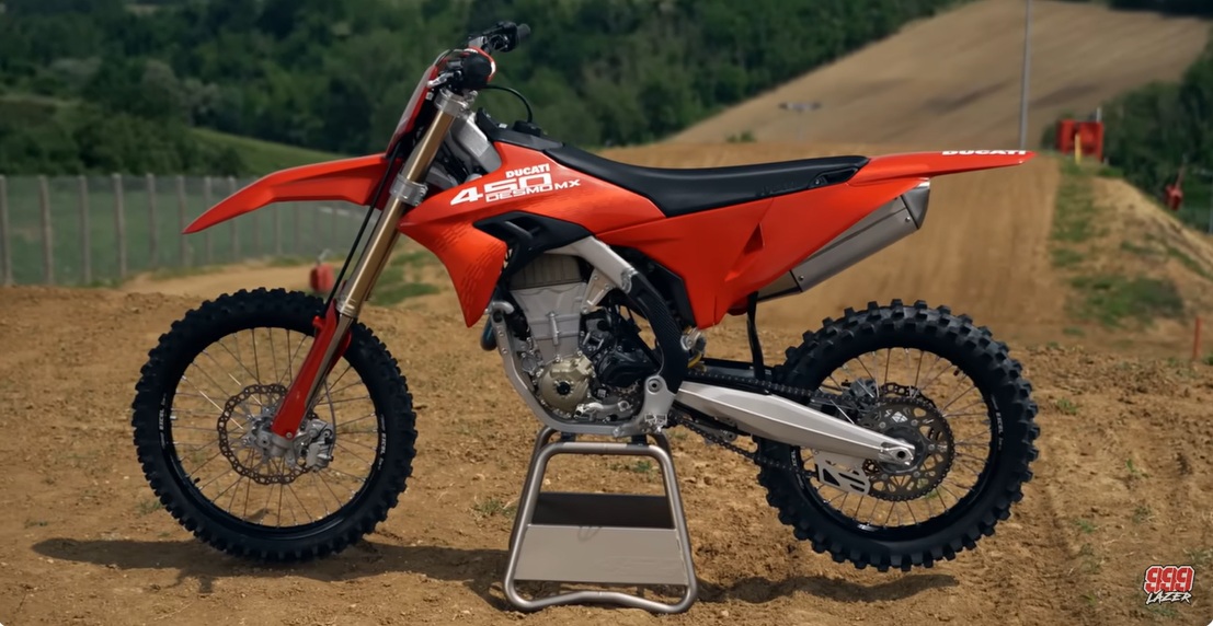 Ducati Desmo 450 MX Eerste Rit Video - Motocrossplanet