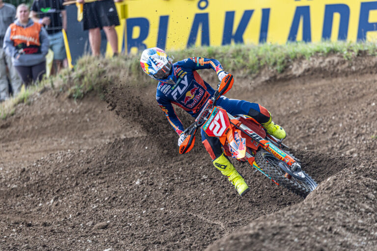 Simon Langenfelder overtuigend naar de zege in eerste manche Loket - Motocrossplanet