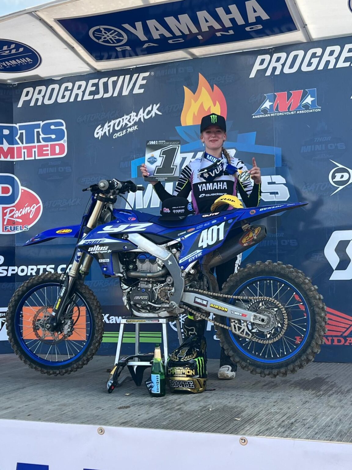 Lotte van Drunen wint de damesfinale bij de Mini O’s - Motocrossplanet