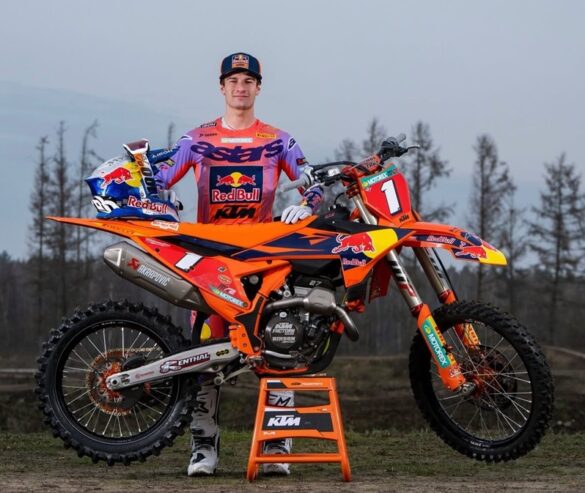 Läengenfelder aan de start bij de Hawkstone International - Motocrossplanet