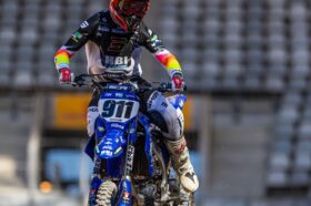 Film: Star Racing Yamaha gevechten op de testtrack - Motocrossplanet