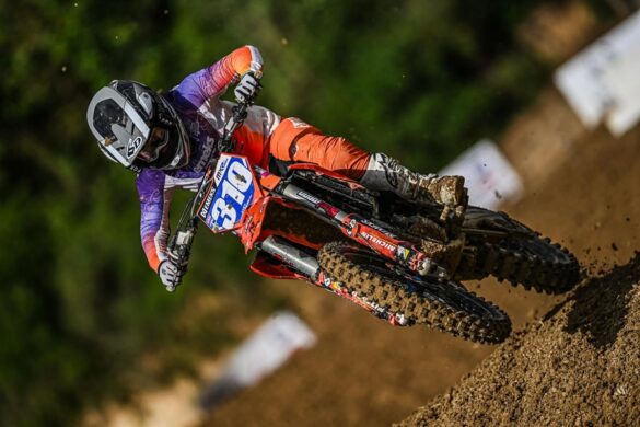 Barker wint DM in Tensfeld voor vd Vlist en Simons - Motocrossplanet
